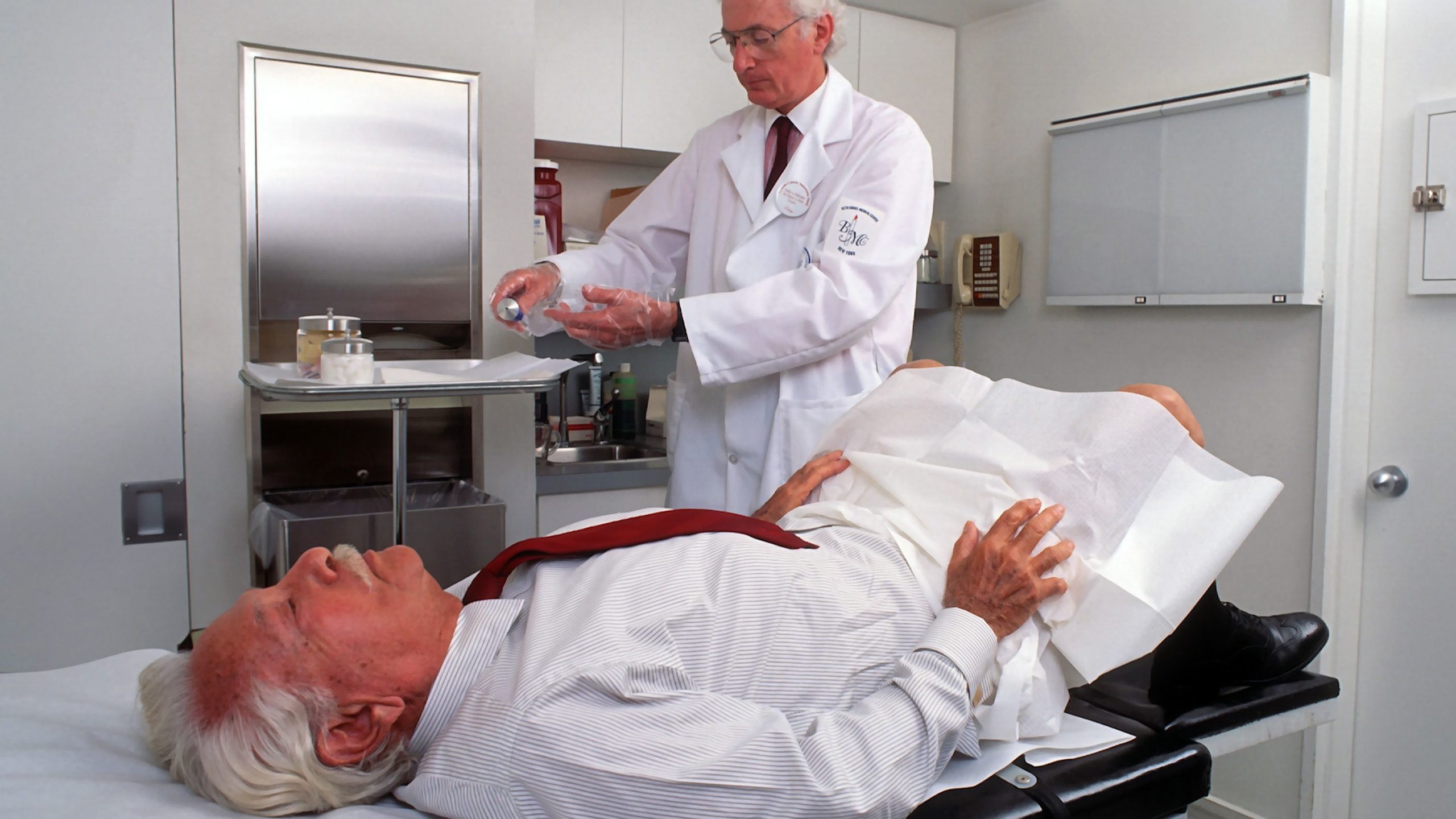 O que é e o que faz um proctologista? Veja quando é hora de consultar