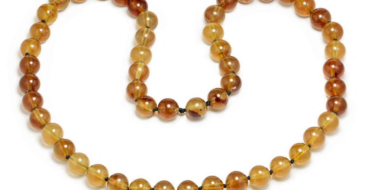 Colar de ambar: para que serve, quais os tipos e os cuidados a ter