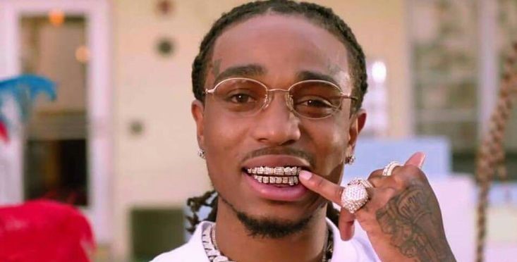 Grillz: joias para os dentes exigem cuidados ao usar