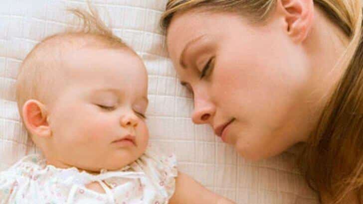 Como adormecer um bebê em menos de 1 minuto