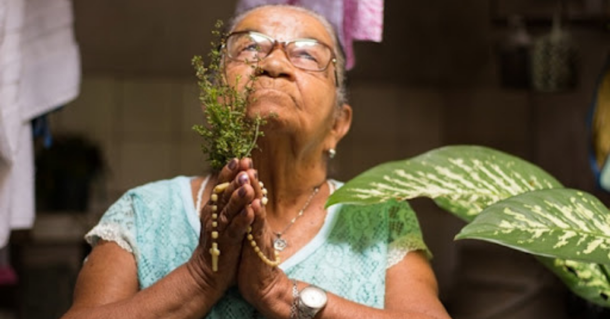 Como benzer a si mesmo para afastar as energias negativas