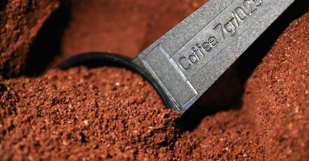 Borra de café: conheça os 14 usos desse ingrediente em casa