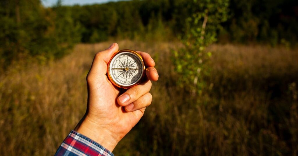 Você sabe como usar uma bússola?