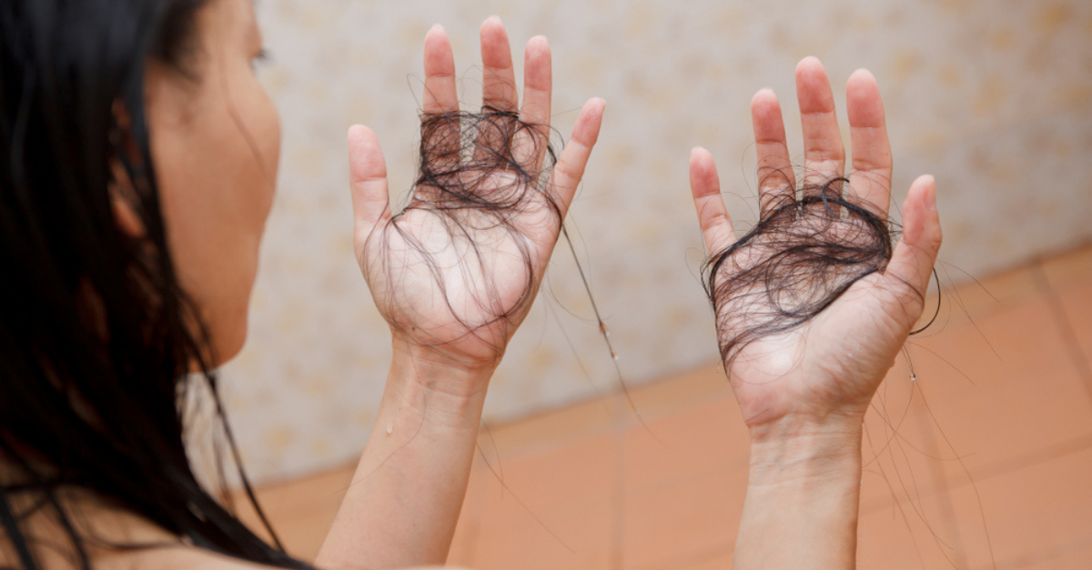 9 Causas da queda de cabelo - um sinal de que a saúde precisa de atenção