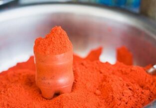 Páprica e colorau: diferenças, benefícios e como usar nas receitas