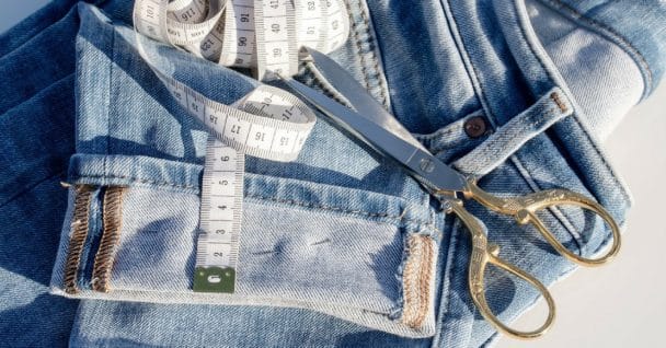 Dicas incríveis de como consertar e customizar jeans rasgado