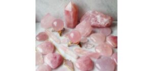 Pedra quartzo rosa: conheça seus significados e como comprar