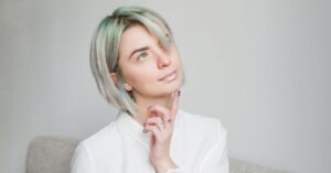 11 Melhores cortes de cabelo para quem tem testa grande