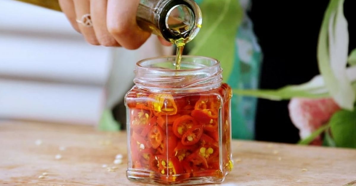 Como fazer conserva de pimenta caseira