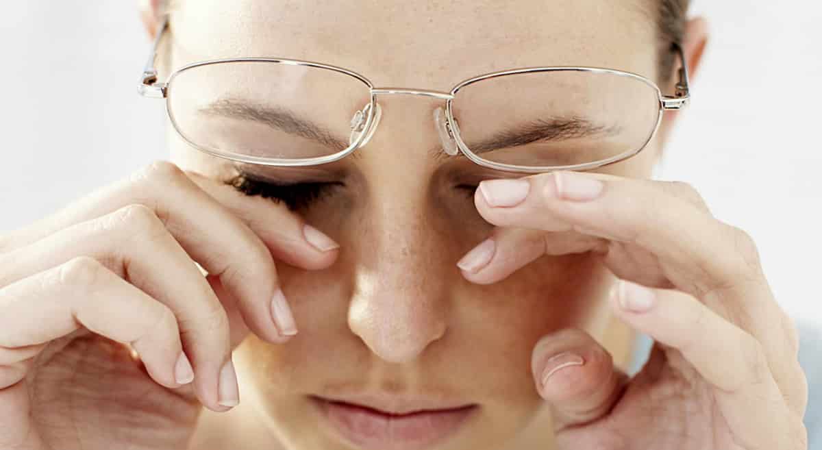 Vista cansada: conheça a presbiopia, seus sintomas e o que fazer