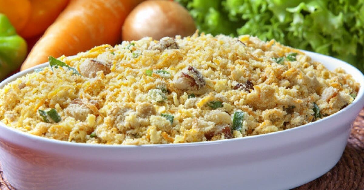 Frango com farofa de pão caseira
