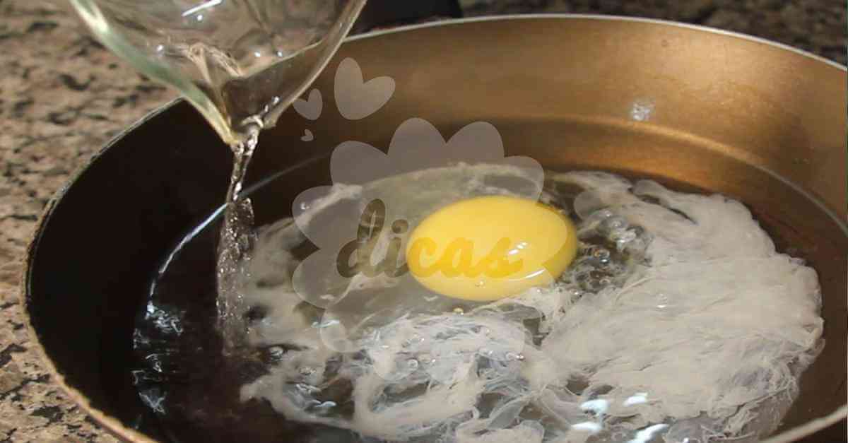 Veja como fazer o ovo frito perfeito em 3 técnicas super práticas