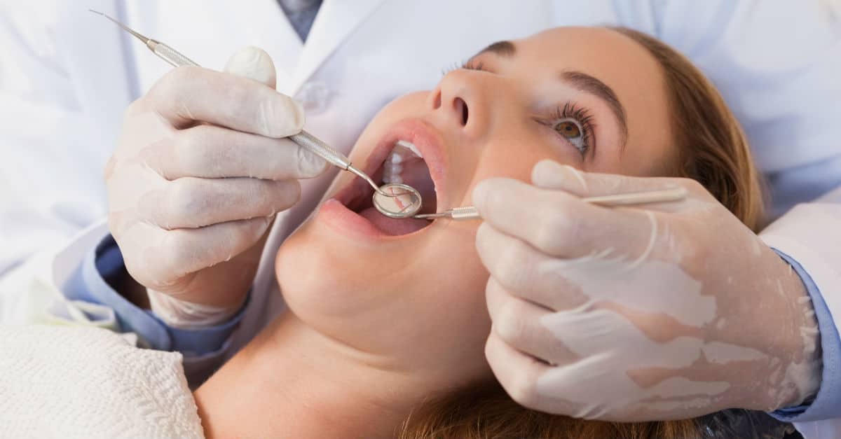 Retração gengival: o que é, causas e tratamento