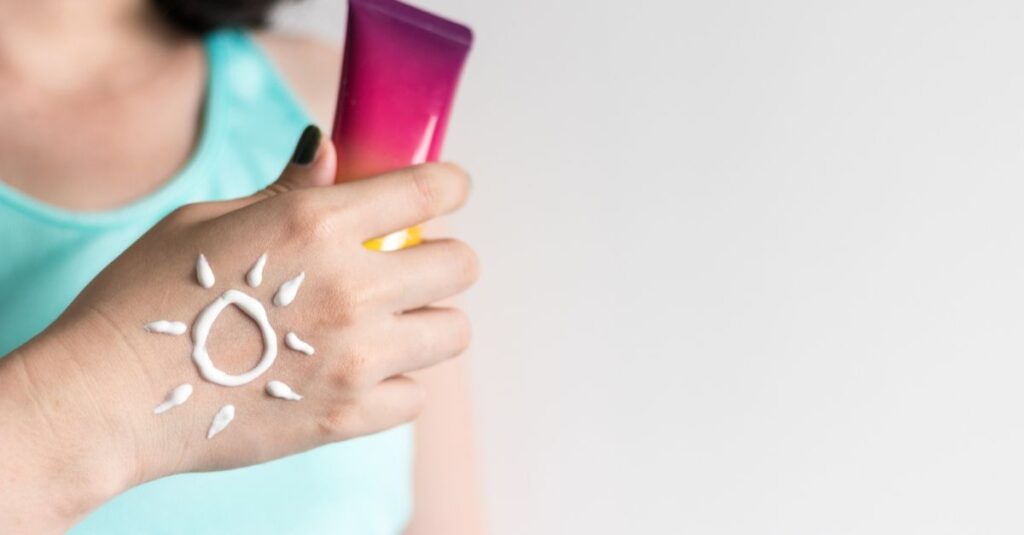 Saiba por que usar protetor solar no rosto diariamente