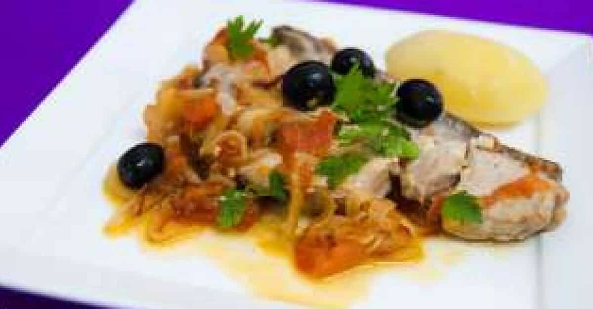 Aprenda a fazer postas de atum acebolado