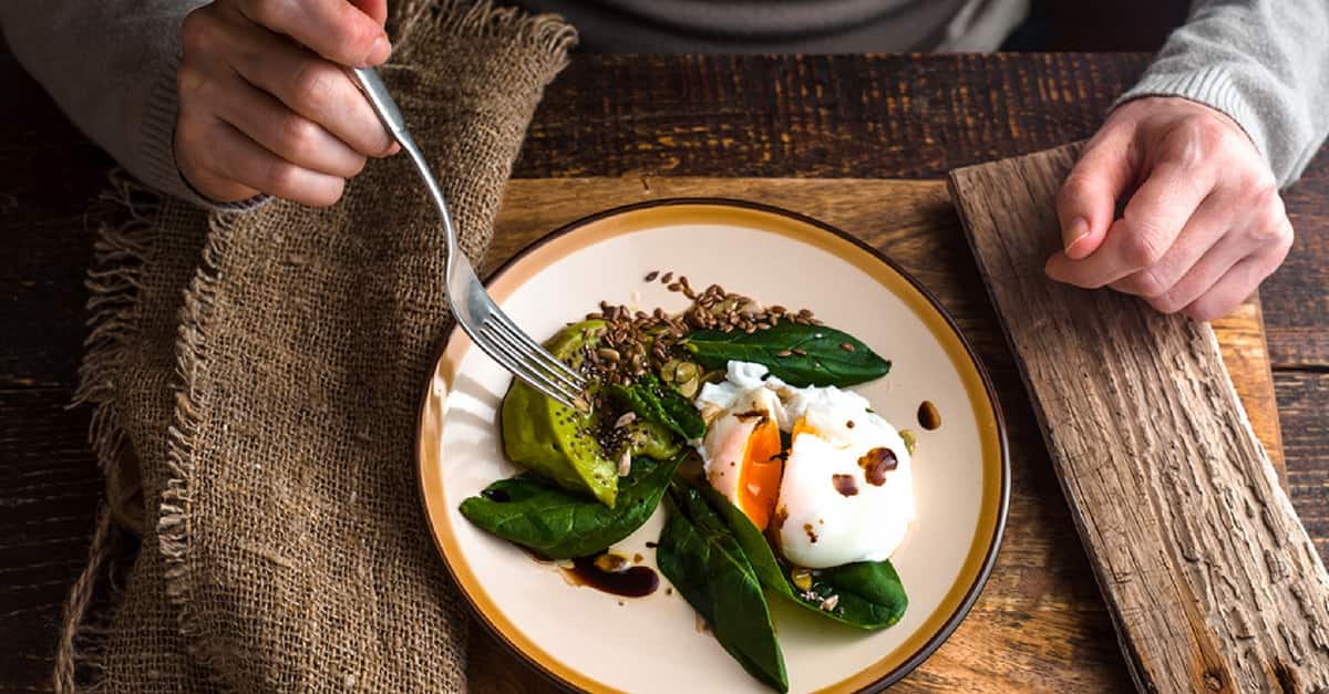 4 Benefícios de comer devagar