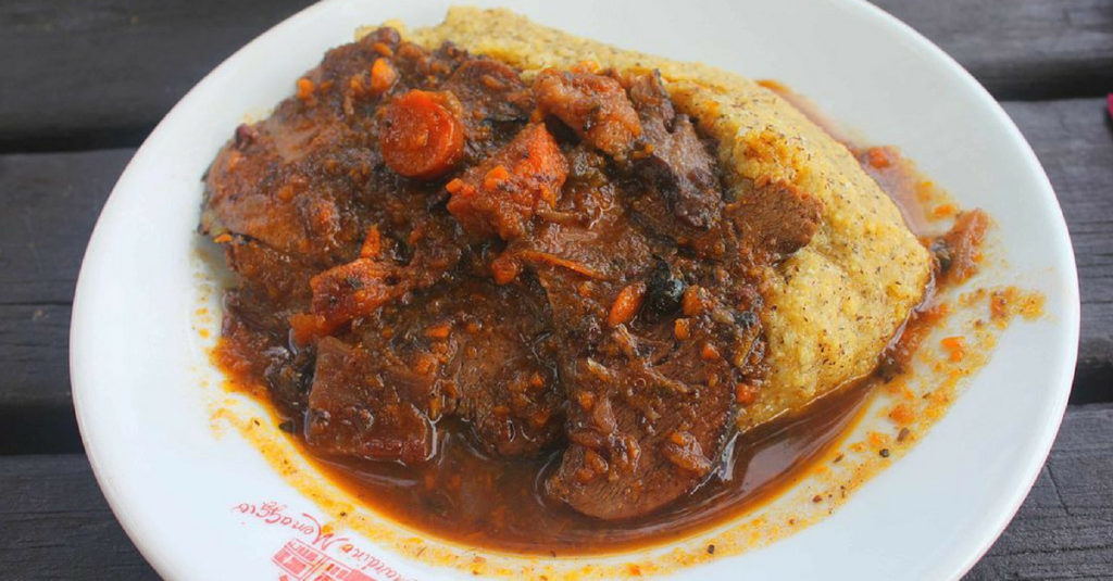Receita típica de angu à baiana para surpreender no almoço