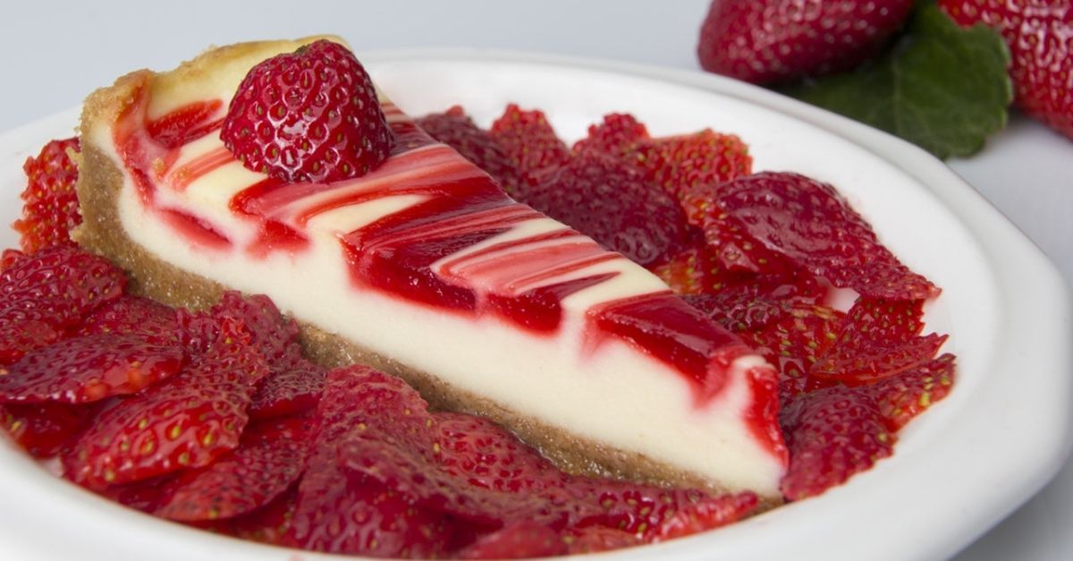 Como fazer cheesecake de morango: 9 receitas fáceis
