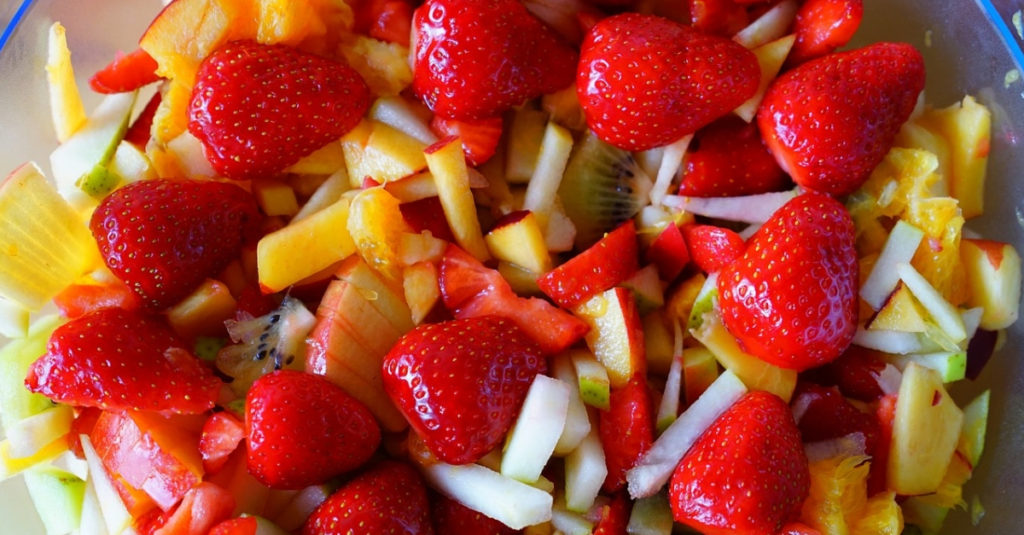 Como fazer salada de frutas com 8 receitas diferentes