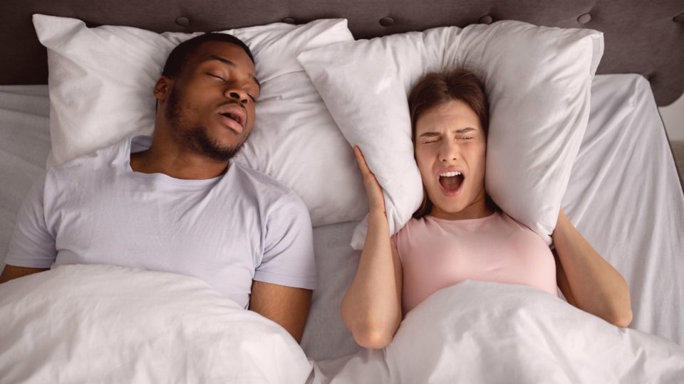 7 Causas do ronco e o que fazer para parar de roncar