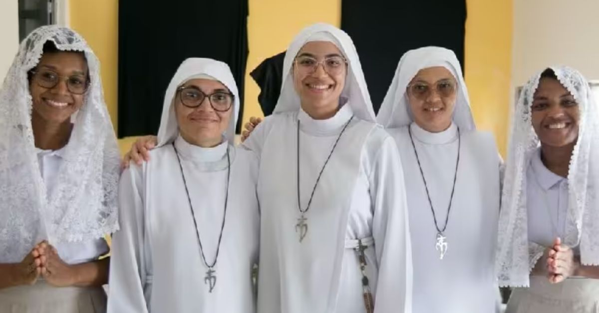 Elas mostram como é a rotina das freiras com bom humor