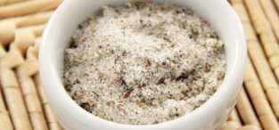 5 Receitas de sal temperado caseiro para incrementar os pratos