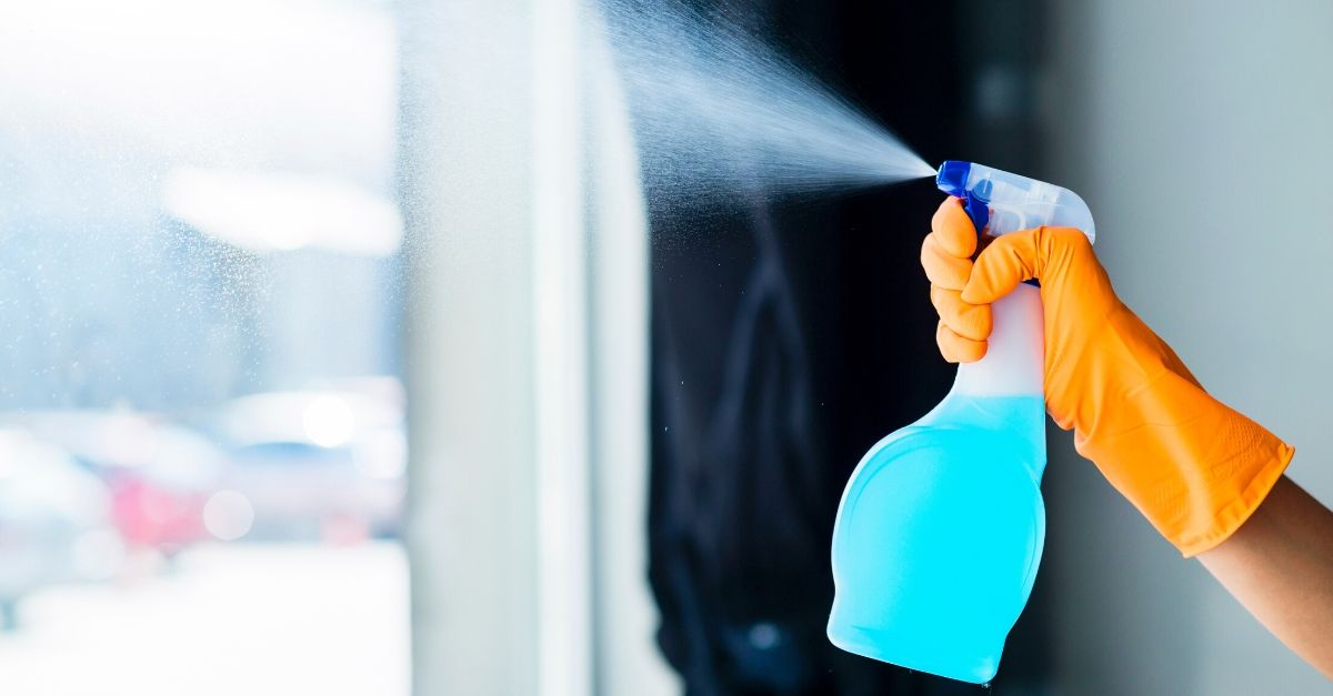 Receitas de spray com óleo essencial para limpeza da casa
