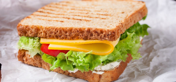 3 Receitas de torradas simples e práticas para o seu dia a dia